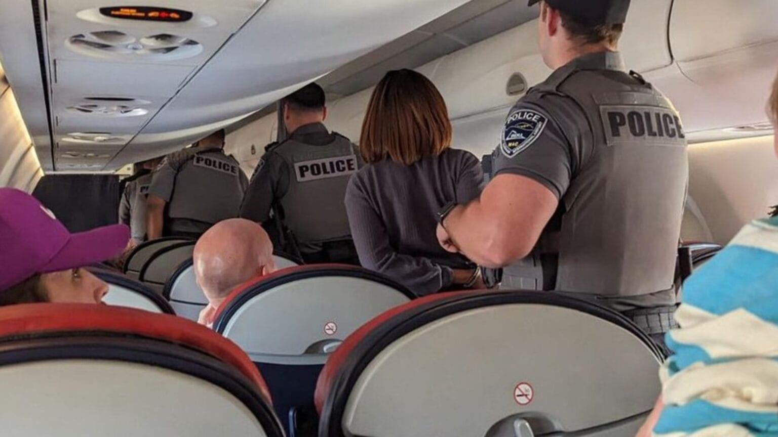 Unruly Aircraft Passenger - Know the Rules! | WingTalkers